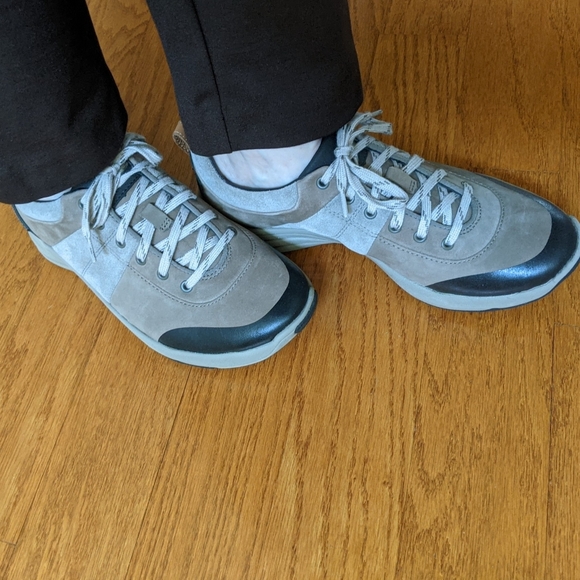 Clarks | Shoes | Clarks Unstructured Wavewalk Tennis Shoes 7 2 | Poshmark